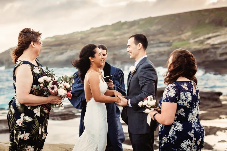 Dominique and Warren Elopement at Lanai Lookout, Honolulu, Hawaii ...