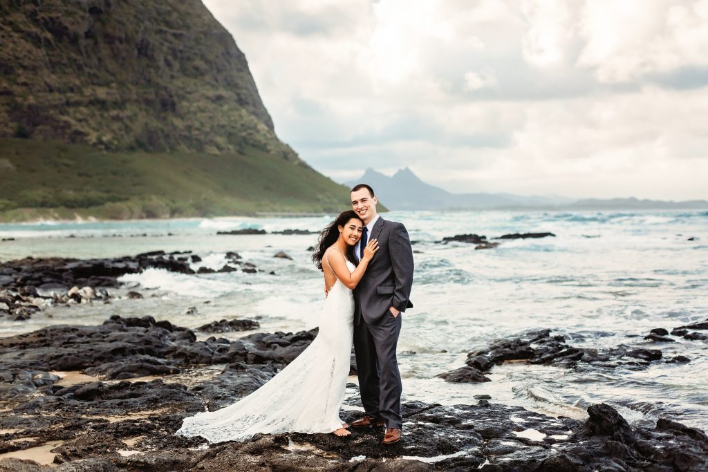 Dominique and Warren Elopement at Lanai Lookout, Honolulu, Hawaii ...